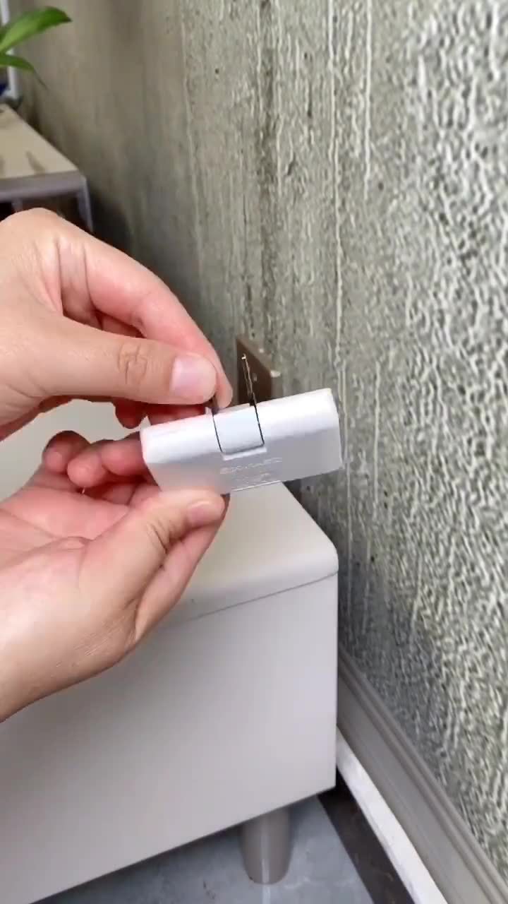夹缝里可以使用的插座转换器
