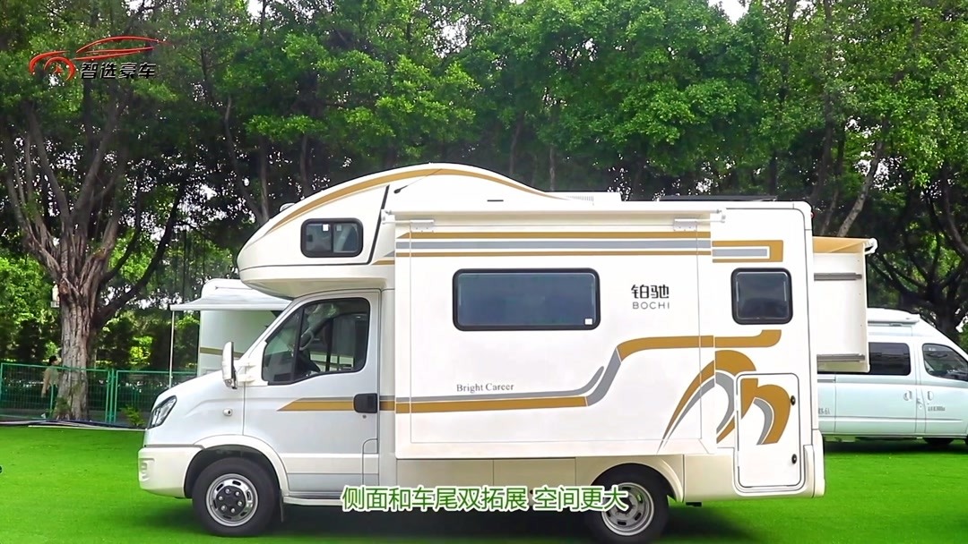 铂驰依维柯双拓展旅居房车