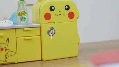 萌系定格动画,微型皮卡丘厨房制作美味早餐,烹饪过程太有趣了