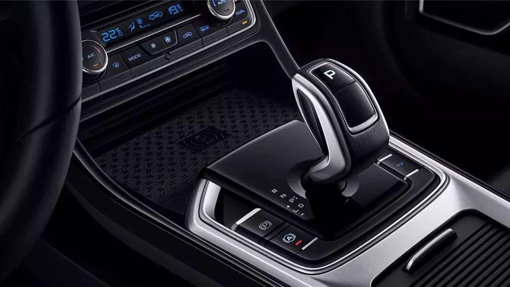 想买车的可以看它,新车配全液晶仪表盘,7万块,比奔驰还豪华