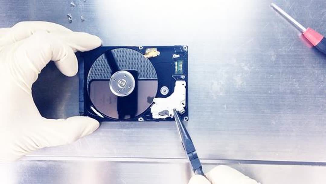 网友寄来500G硬盘不读取,说是三个磁头的配件不好找,凯哥怎么办