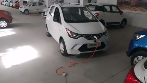 电动车如何充电呢?大家一起来看看,学会的别忘了点关注!