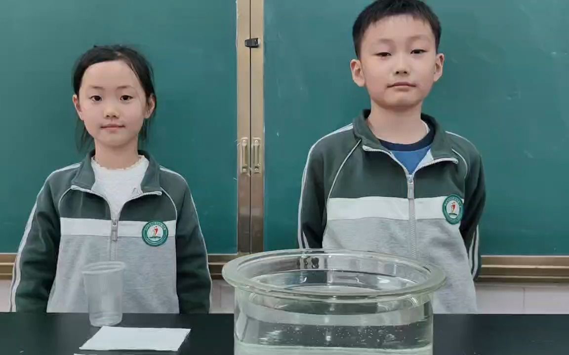 大象版小学科学 三年级 空气占据空间 不会湿的纸团 杯子垂直压入水中