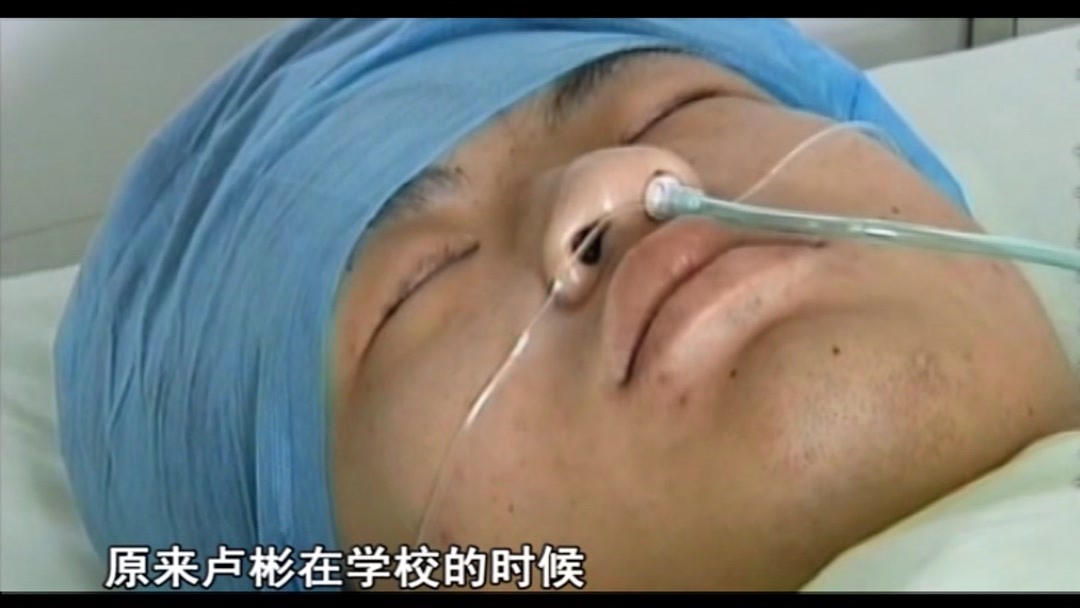 大爱母亲割肾救子(1)21岁的儿子突患尿毒症,一家人争相捐肾