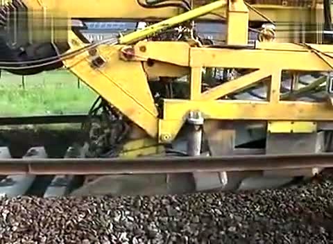 高度自动化的铁轨换枕作业