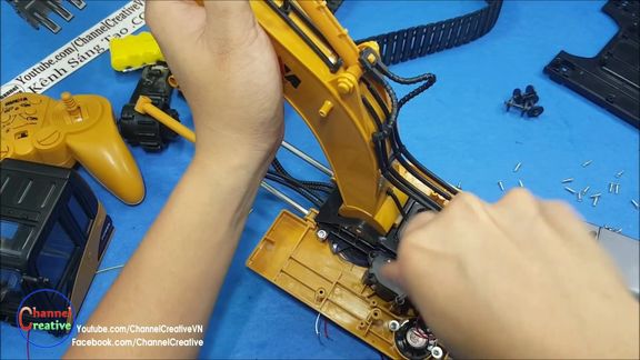 有趣的 RC 遥控挖掘机模型