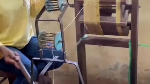 蚕丝被那么贵,那是因为提取蚕丝的过程很费劲