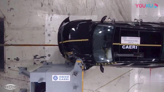 中保研东风日产新天籁碰撞试验