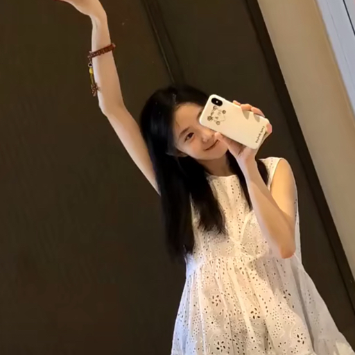 楚楚就是西西 