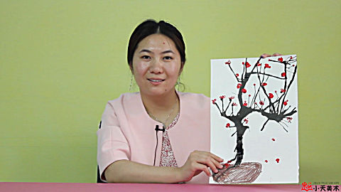 一幅美丽的梅花画,小朋友们在家也能做,做法非常有趣简单!