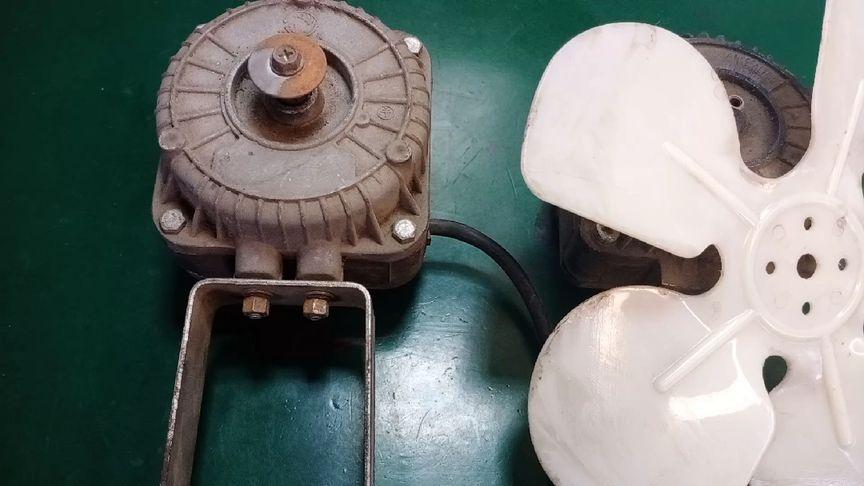 冰柜风机不好拆 那是工具没有选对 看看师傅的工具 轻松拆卸风机