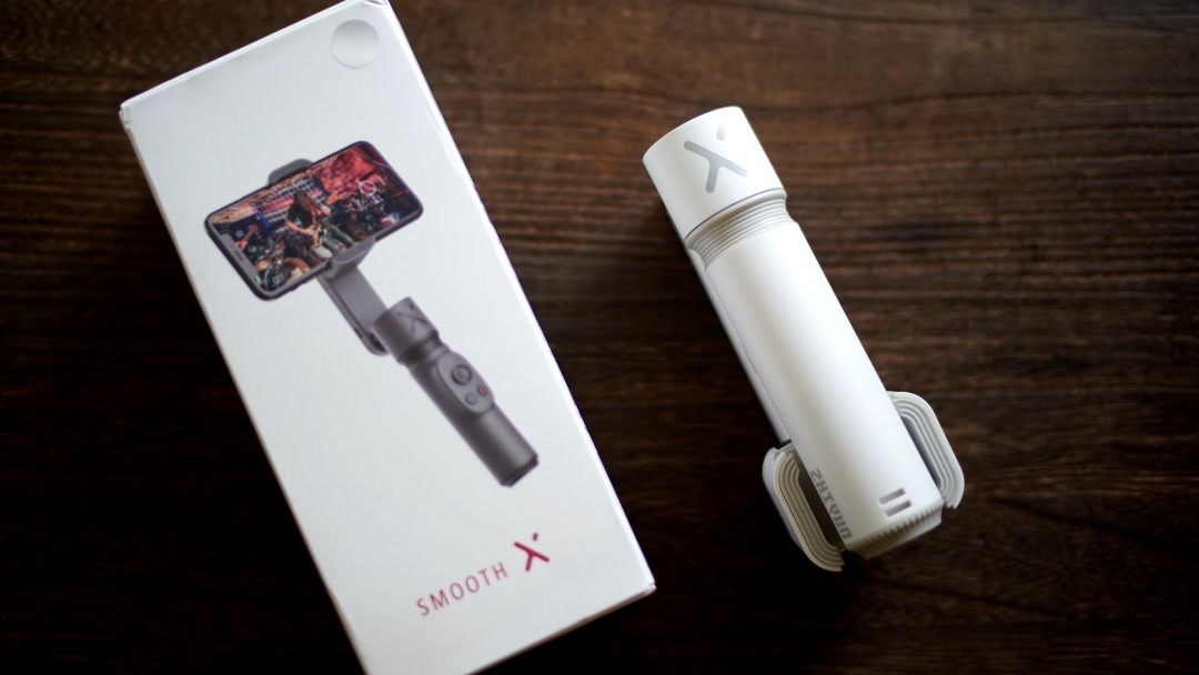 拍视频手抖?免费送你一个!智云【SMOOTH X手机稳定器】开箱体验...