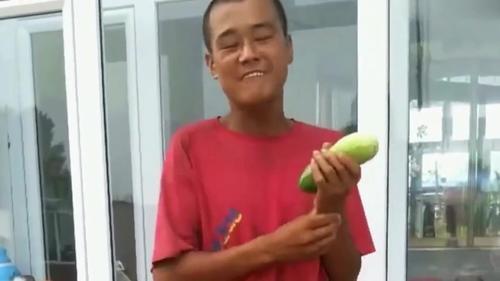 农村男子自学口技,动物的声音模仿得惟妙惟肖,民间果然有高手啊!