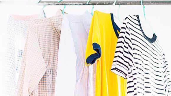 快速拧干手洗衣服的妙招,比洗衣机甩干还干的透,简单又实用