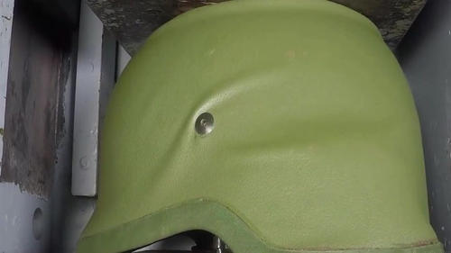 安全帽真的安全吗?把它放到液压机下,会发生什么呢?