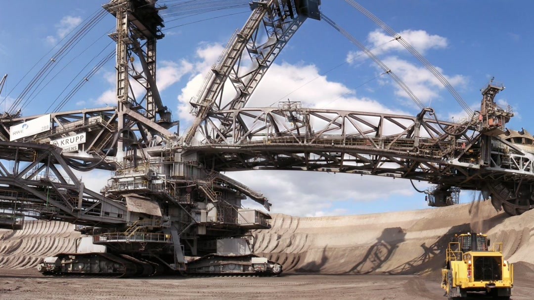 全球最大的矿坑,美国企业全力挖掘120年,开采70亿吨稀有矿石