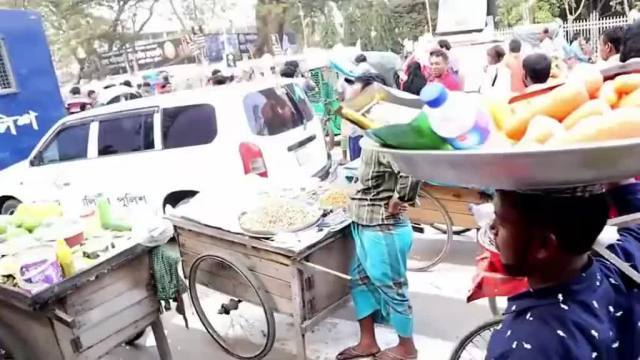 印度街头的健康食品,吃个胡萝卜也要撒点咖喱粉,这吃法真讲究!