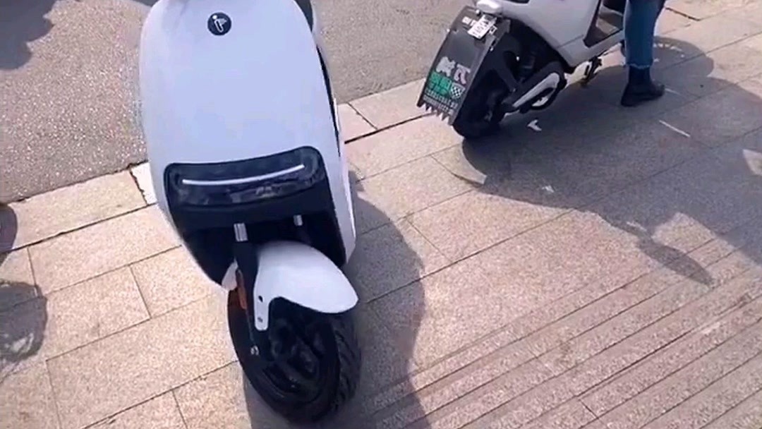 自动驾驶汽车见多了,自动驾驶电动车见过没?