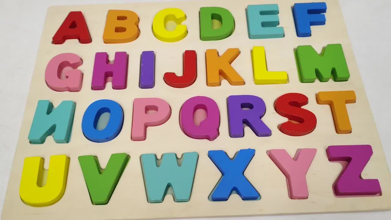用彩色积木拼图认识英文字母幼儿益智玩具