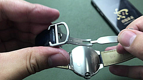 岩稳谈表:卡地亚蓝气球如何安装表扣