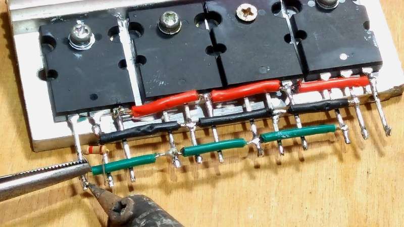 过年在家看下:如何使用400瓦大功率音频输出放大器的简单方法