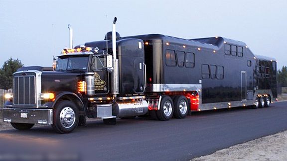 世界上最大的房车,长20多米重23吨,堪称移动的酒吧!