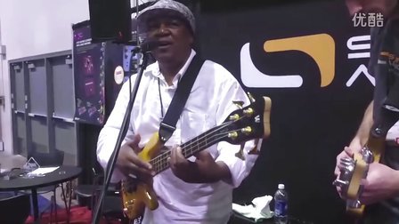 外国老黑大师用Warwick和Source Audio效果器