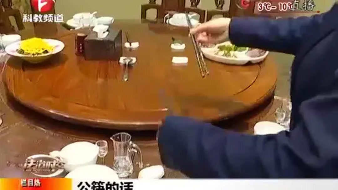 文明餐桌行动:小手拉大手,让公筷公勺摆上更多餐桌!