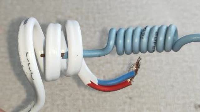 这才是软线和硬线的正确接法,很多电工手法不专业,都是随便缠的