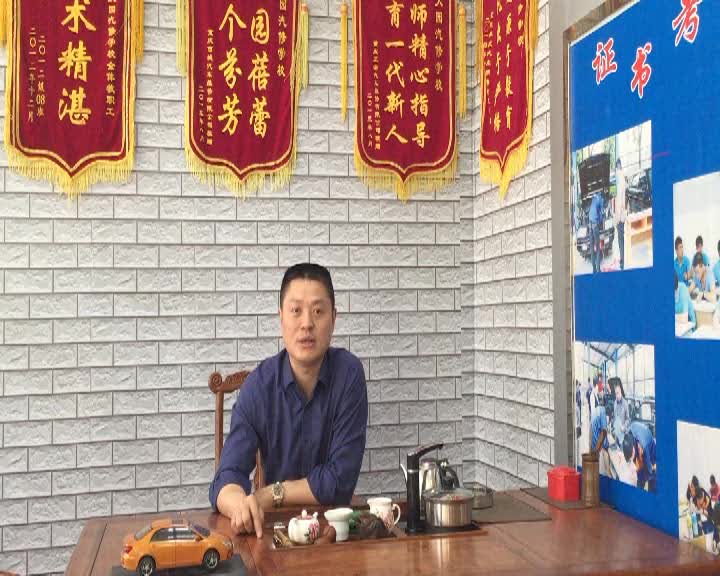 想更换汽车雨刮片?先学会雨刮如何调节到“维护”位置!