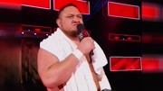 【RAW 12/04】罗门-伦斯飞冲肩拿下比赛 萨摩亚按耐不住释放毁灭锁