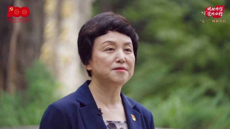 ...才让爱国奉献、服务人民的精神在清华园薪火相传】百年征程,铸就...