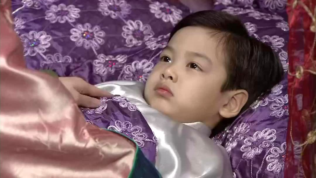 娘心:阿荣看寿宴上有鬼鬼祟祟的人,告诉管家,管家不信反而说他