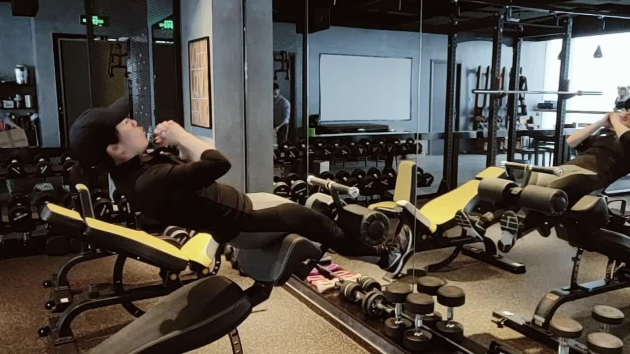 多一点对自己的确定性,便会少一点对于世界和他人的疑惑。早安!