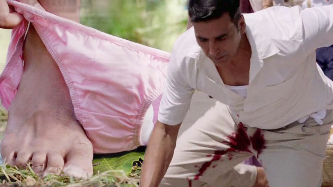 猥琐大叔满大街赠送女性姨妈巾,还趁没人的时候穿起了粉红小内裤