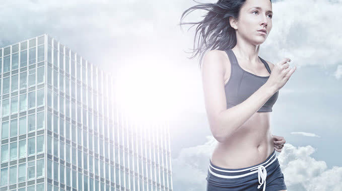 新型材料可以将动能转化成电能,做成衣服给手机充电,不带充电宝