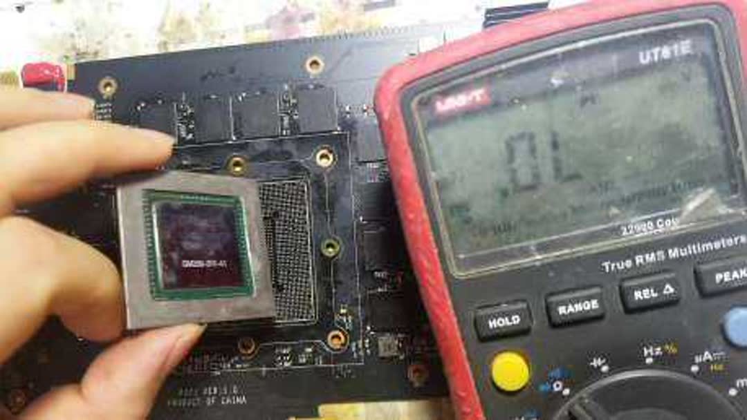 这是个伤心的故事,小伙伴给他的980Ti显卡换硅脂,结果变砖了