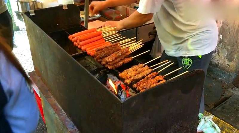 实拍中国街头小吃,澳门街头烧烤摊,看完你想吃吗?