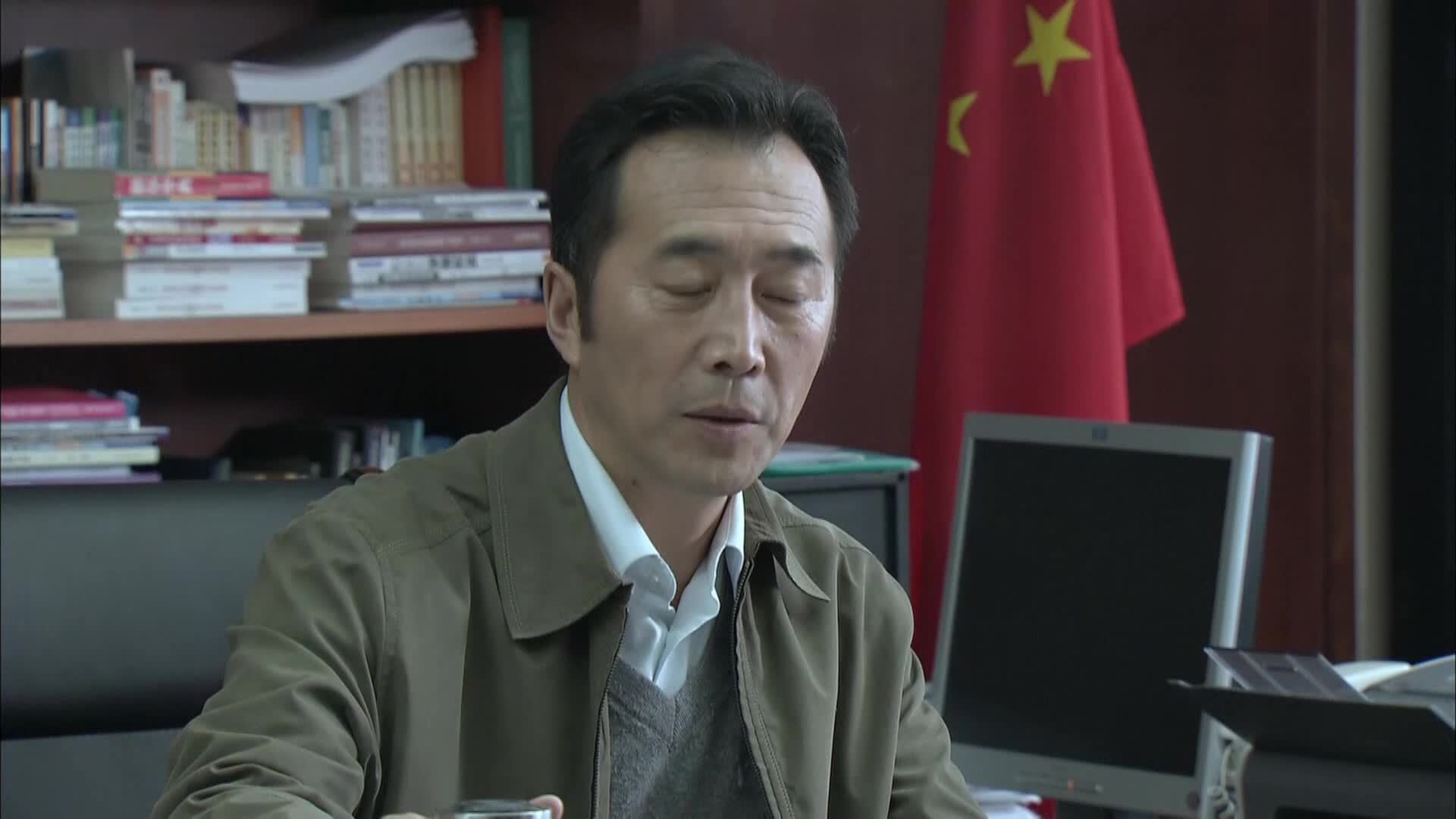 主任来到省长办公室,告知省长一家公司有问题,国企老总被逼跳楼