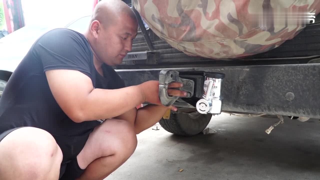 备胎支架如何更换?修车师傅手把手教你更换,简单快捷!