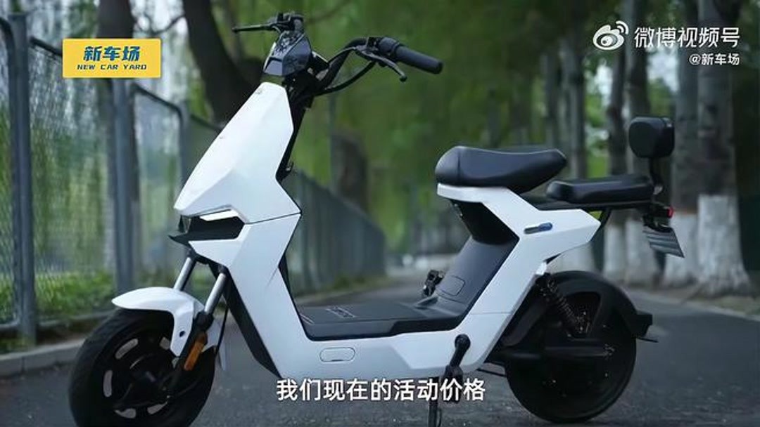 ...超90天不续费再想用需要换中控】 小牛电动车 近日,有车主吐槽小牛...