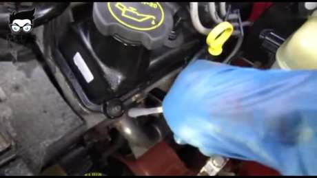 汽车排气管破损?教你如何检查并修复排气管泄露