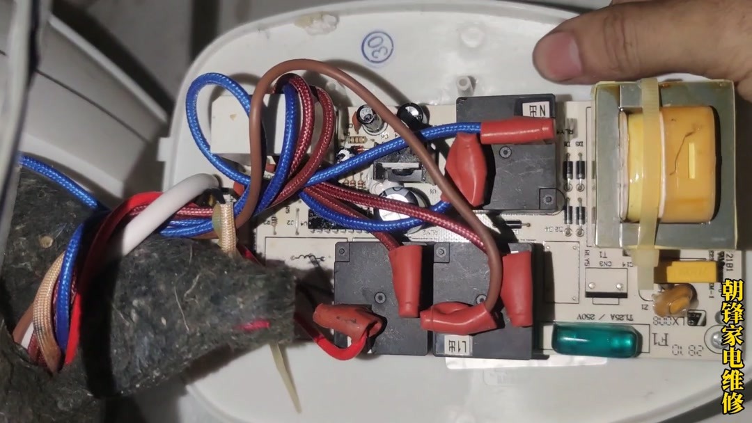 电热水器通电不加热,问题很简单,电器用久了容易出现这种毛病