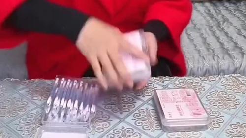 一次性碘伏棉棒,这样的设计非常不错,医生用过都夸赞它的实用!