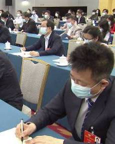 【习近平:一定要把我们的农民扶一把】习近平5月23日上午看望了参加...