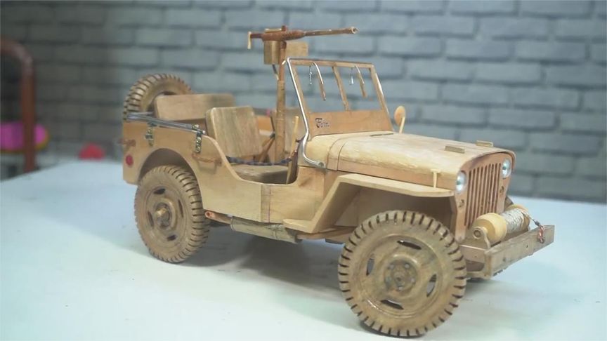用普通木板制作军用汽车模型,细节做的很到位,超逼真!
