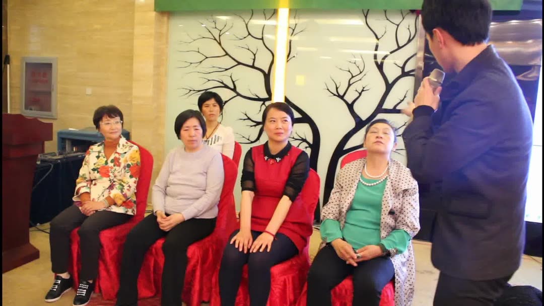 催眠术 自学催眠术课程 催眠大师 舞台催眠术表演 集体催眠术学习