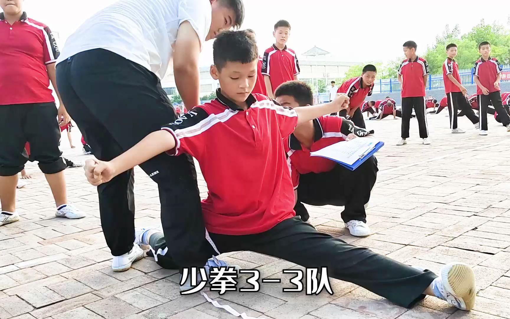 武术训练,让塔沟武校的这些娃娃变得懂事,也变得坚强!