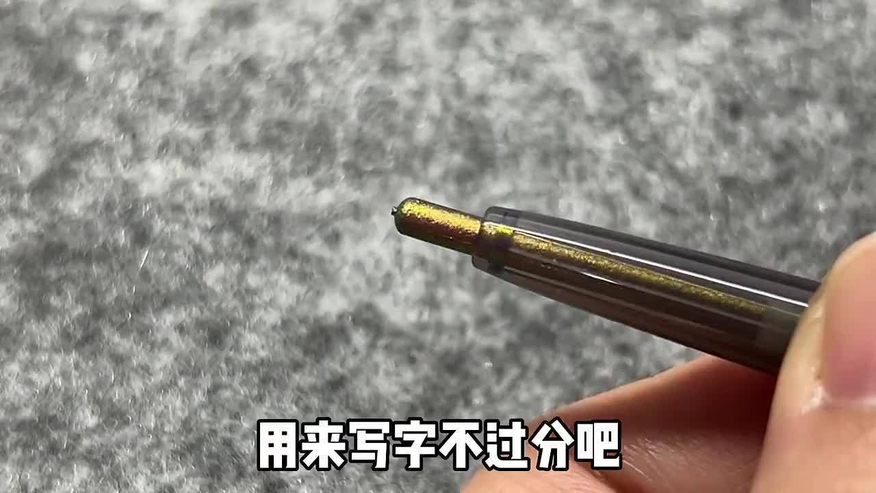用变色的眼线笔写字?太软了,好难写!但是效果真的好看!