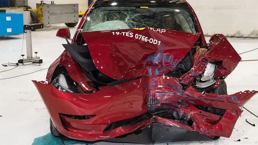 国产特斯拉Model,3月销量过万!碰撞测试太硬核了,后悔买小鹏P7